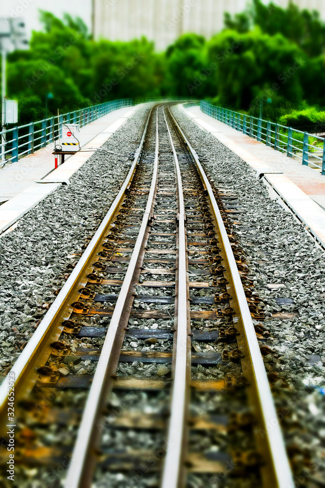 Foto de Qui veux prendre le train ? Suivre les Rails et Partir vers l ...