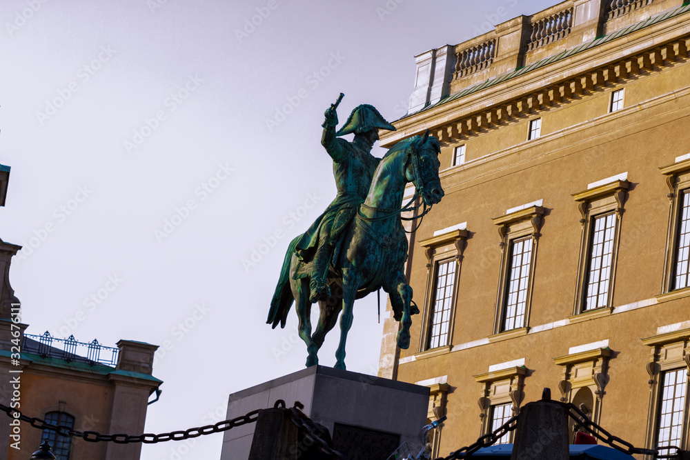 A statue in the form of a rider on a horse, in the center of the square ...