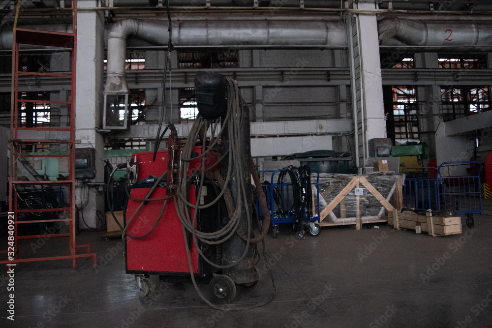 Remote control for heat treatment of welded joints. The welder works as ...