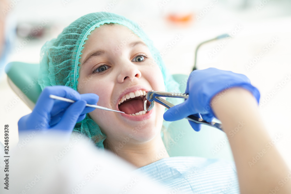 Forceps to remove fangs and premolars of the lower jaw. Examination of ...