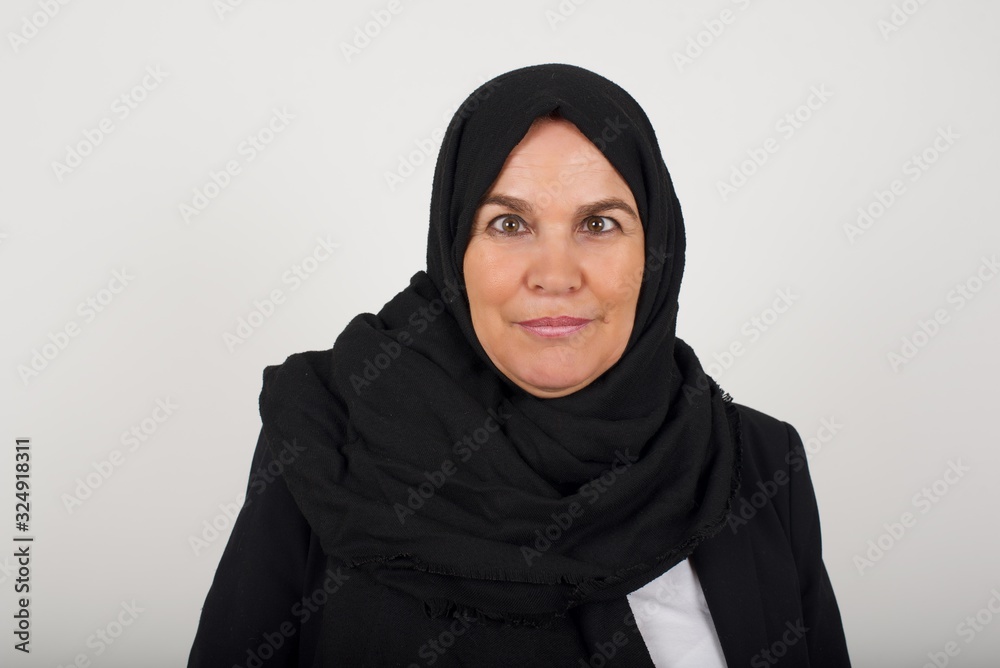 Funny comic muslim muslim crosses eyes, puts lips, makes grimace ...