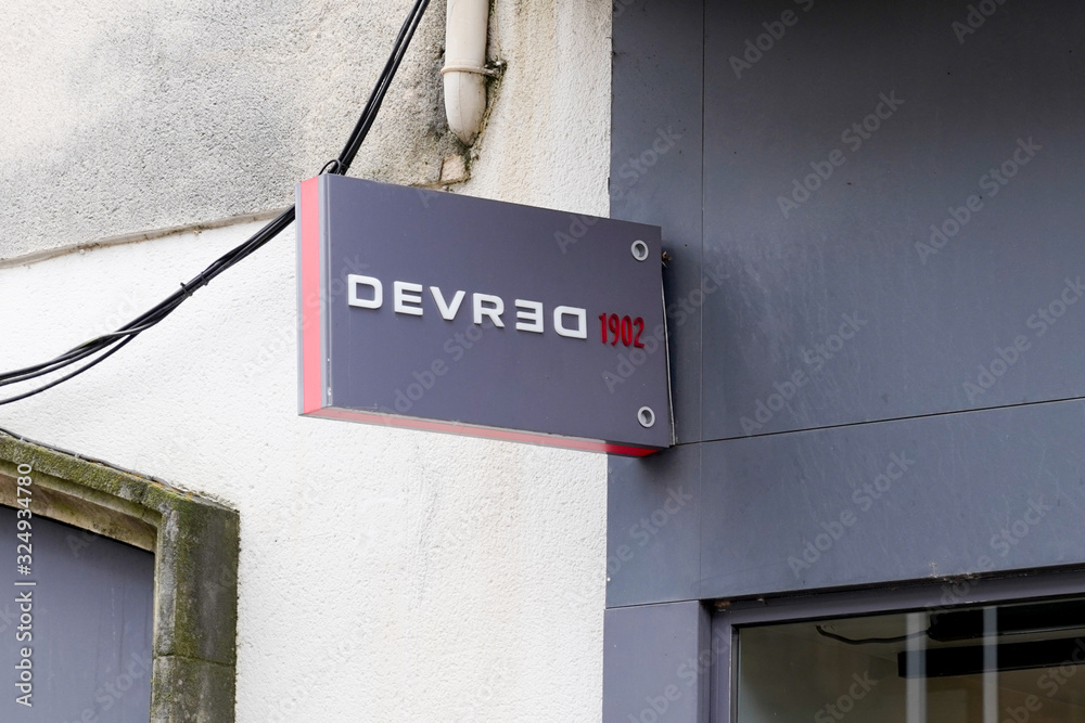 devred 1902 logo man brand Clothing Store sign men shop Stock Photo ...