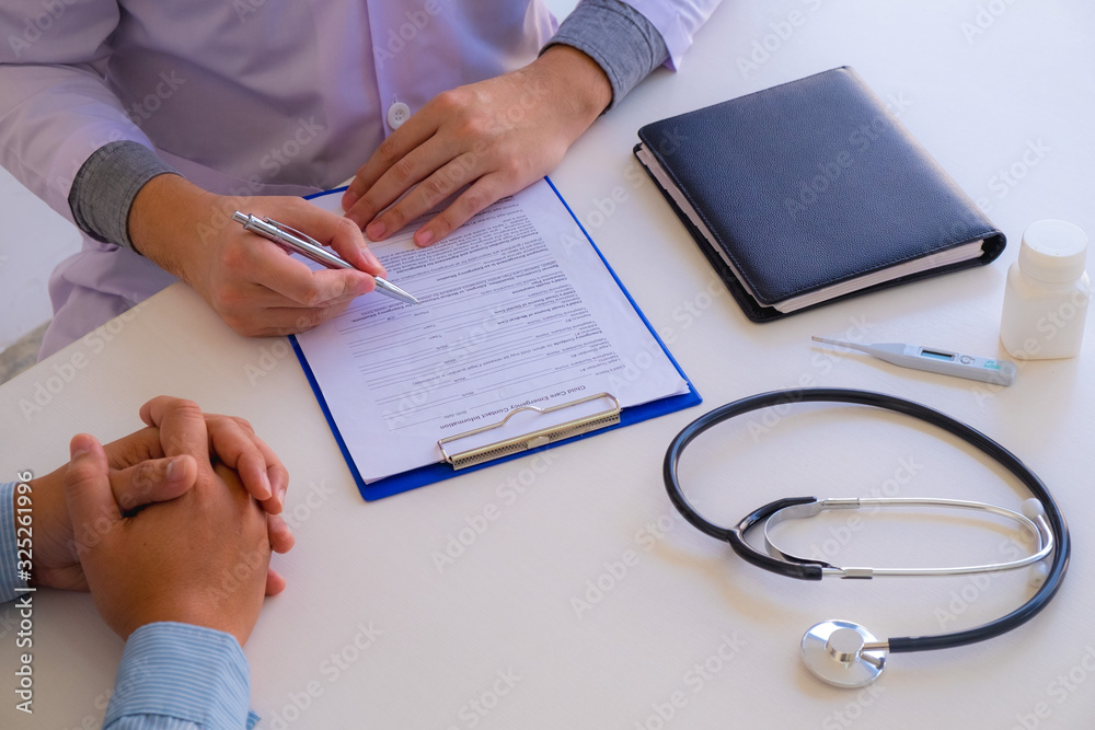 Doctor consultation Listen to the diagnosis of illness and discomfort ...