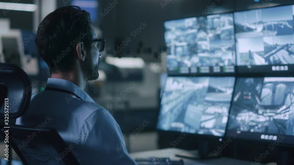 Industry 4.0 Modern Factory: Security Operator Controls Proper ...