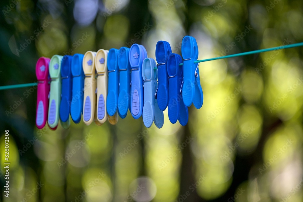Pince à linge étendoir - nature extérieur foto de Stock | Adobe Stock Pince à linge étendoir - nature extérieur foto de Stock | Adobe Stock