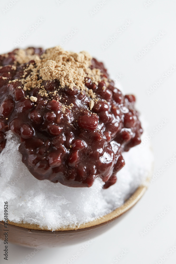 Sweet red beans shaved ice with kinako powder 素材庫相片 | Adobe Stock