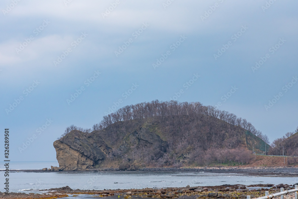 Cape Chashikotsu (Turtle Rock), A rock looks just like a giant turtle ...