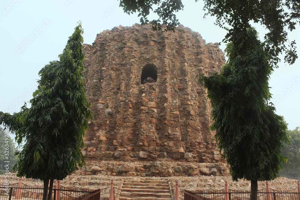 Alai minar, unfinished tower build by Alauddin Khilji, Qutub Minar ...