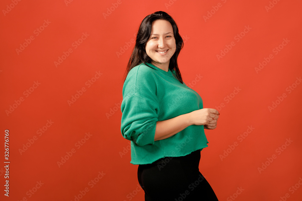 Happy plus size positive woman. Happy body positive concept. I love my ...