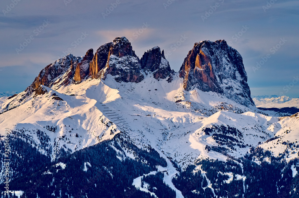 Beautiful panoramic view to the Sellaronda - the largest ski carousel ...