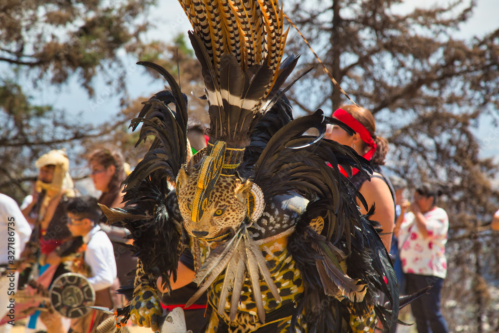 Aztec dancers dancing,The tuft of the denzante is very beautiful and ...