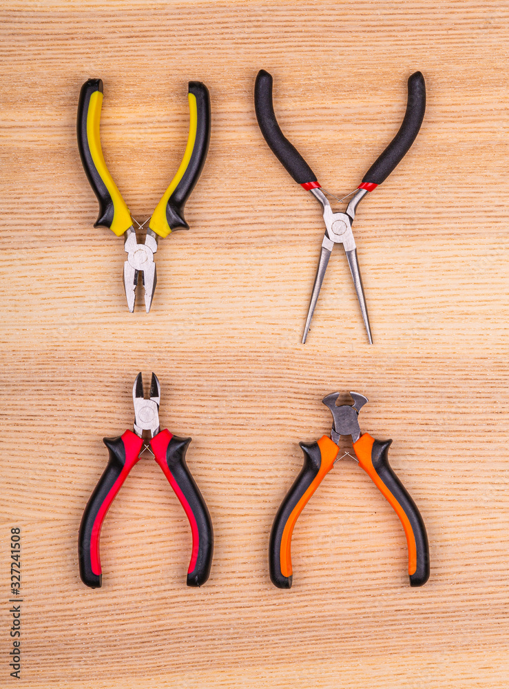 Assortiment de quatre pinces pour bricolage Stock Photo | Adobe Stock