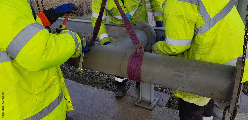 riggers move the pipe with two chain blocks and attach the flange with ...