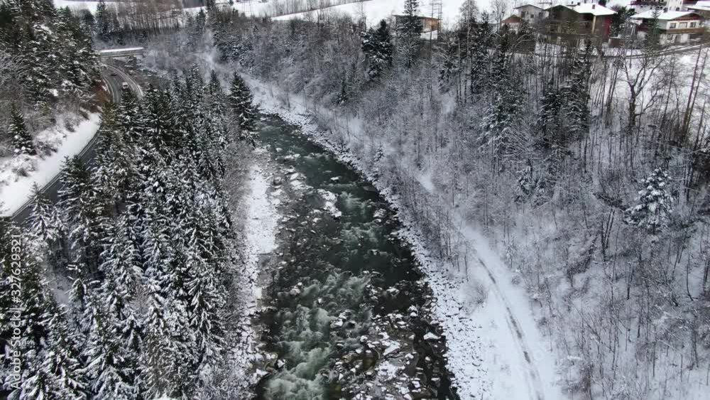Fluss im Ötztal bei Sautens - Ötz in Österreich / River in Ötztal at ...