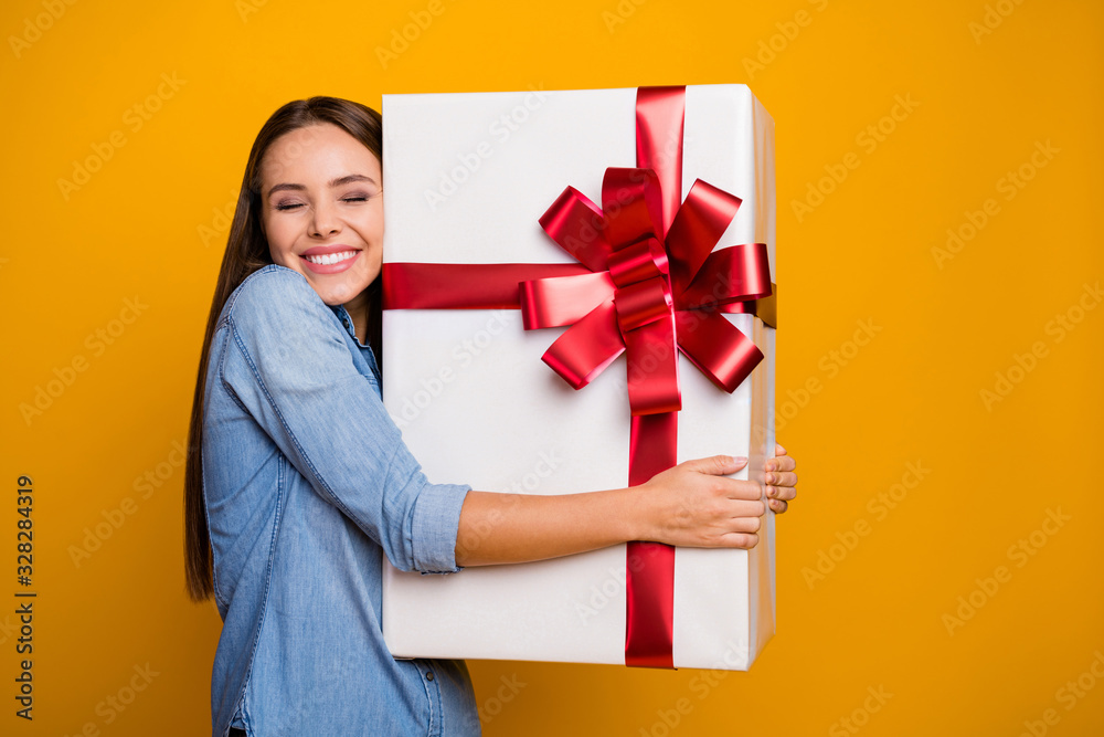 Portrait of sweet pretty cheerful girl hug her gift box she get on 14 ...