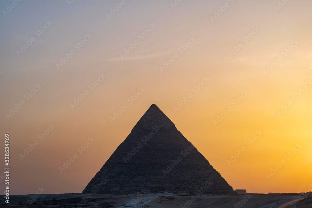 Foto de La Pyramide de Khéphren au coucher de Soleil dans le domaines ...