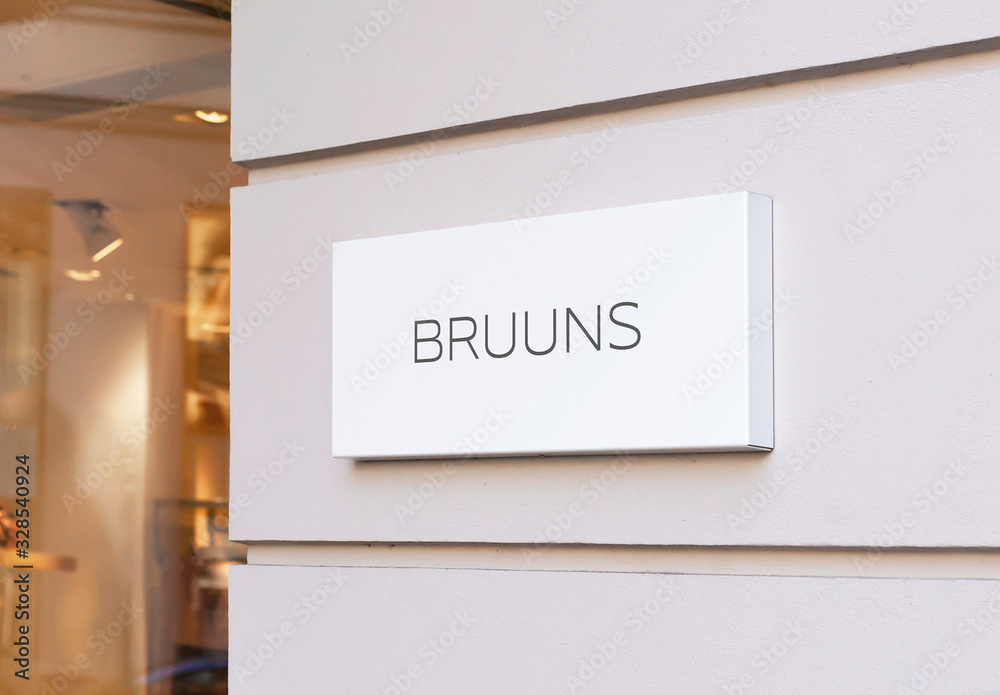 Modelo de Store Entrance Logo Mockup Wall Mount Sign do Stock | Adobe Stock