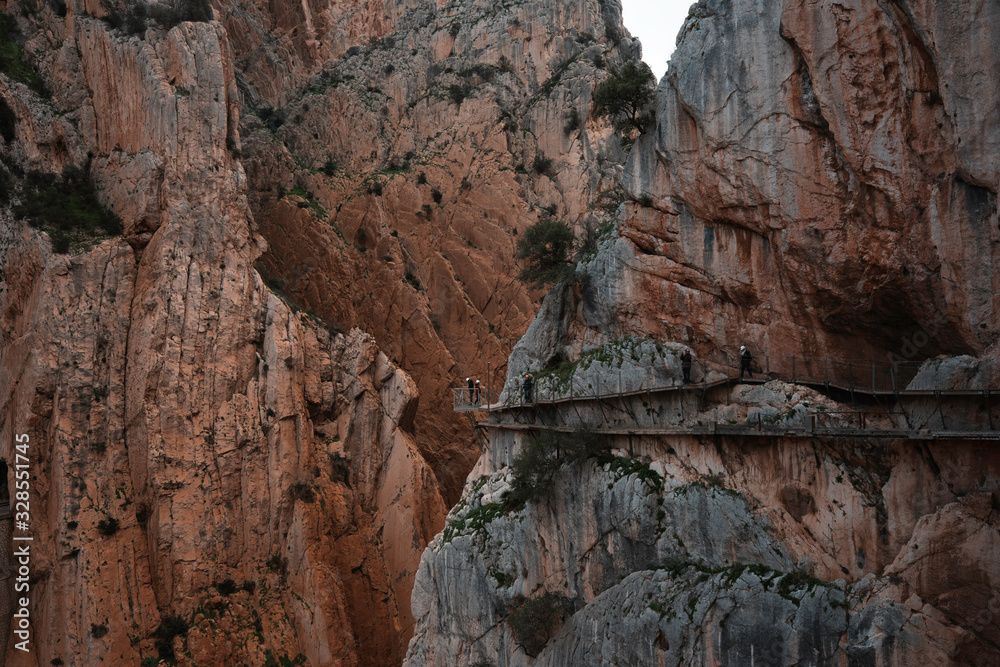 Fotografia do Stock: tiefer Abgrund, steiler Wanderweg, Königspfad ...