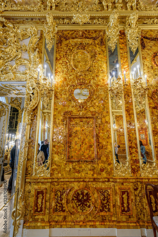 The newly renovated Amber Room (Amber Chamber) in the Catherine Palace ...