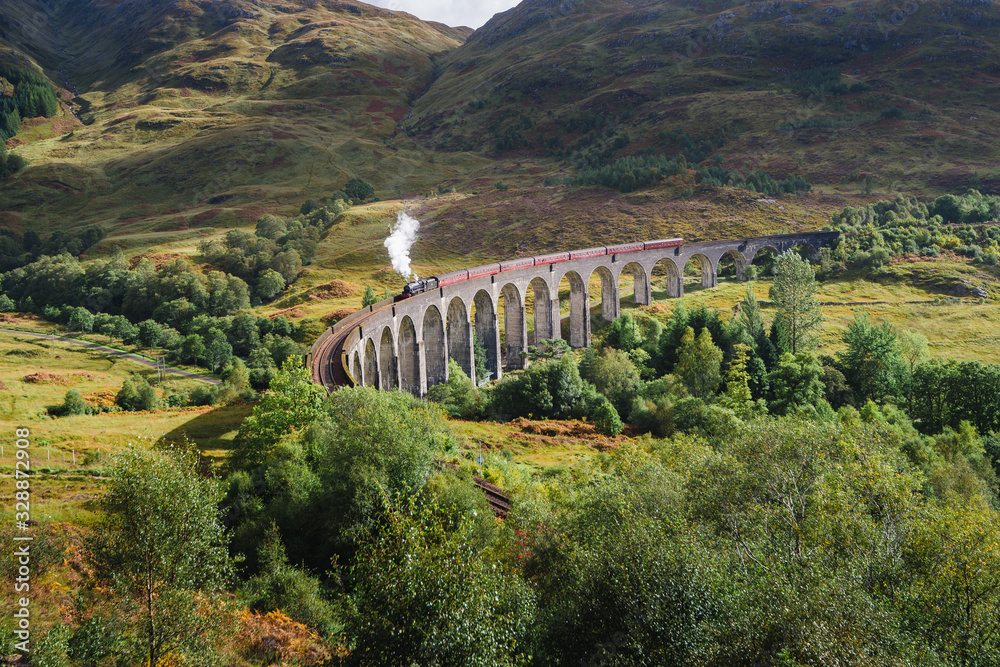 The Hogwarts Express train on the Glenfinnan Viaduct in the Scottish ...