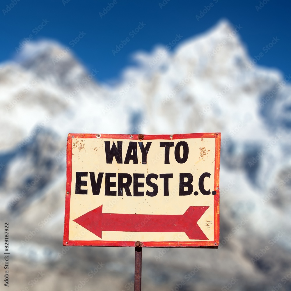 signpost way to mount everest and top of mount everest Stock Photo ...