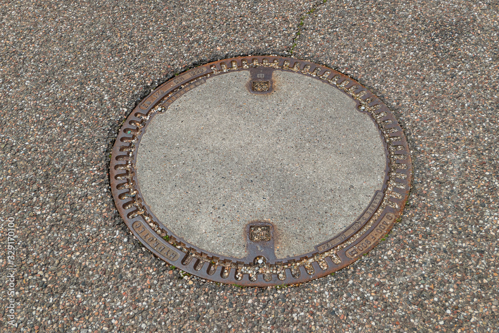 Foto de Drain, drain, cover, steel, manhole cover. Road, tar, asphalt ...