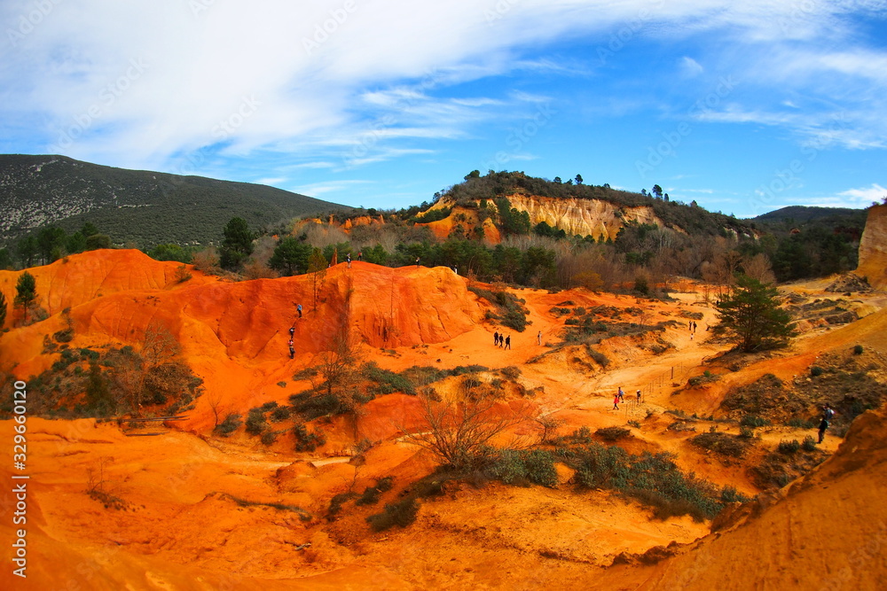 Le Colorado provençal ou ocres de Rustrel, parc national du lubéron ...