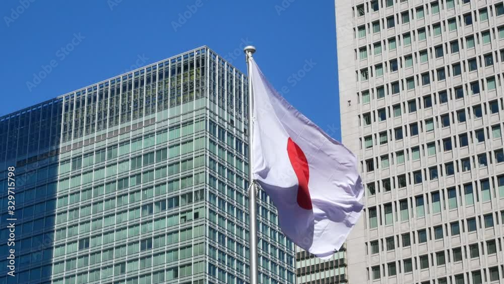 Vidéo Stock Japan flag with background of modern high-rise building in ...