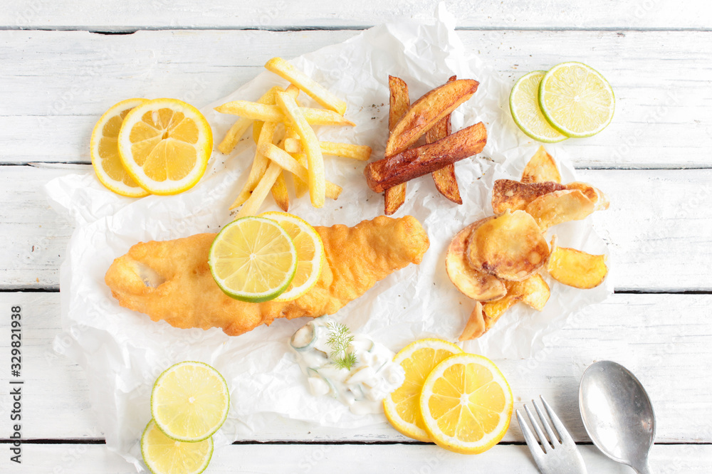 Backfisch mit Pommes Frites Fish and Chips Fisch Top View Stock-Foto ...