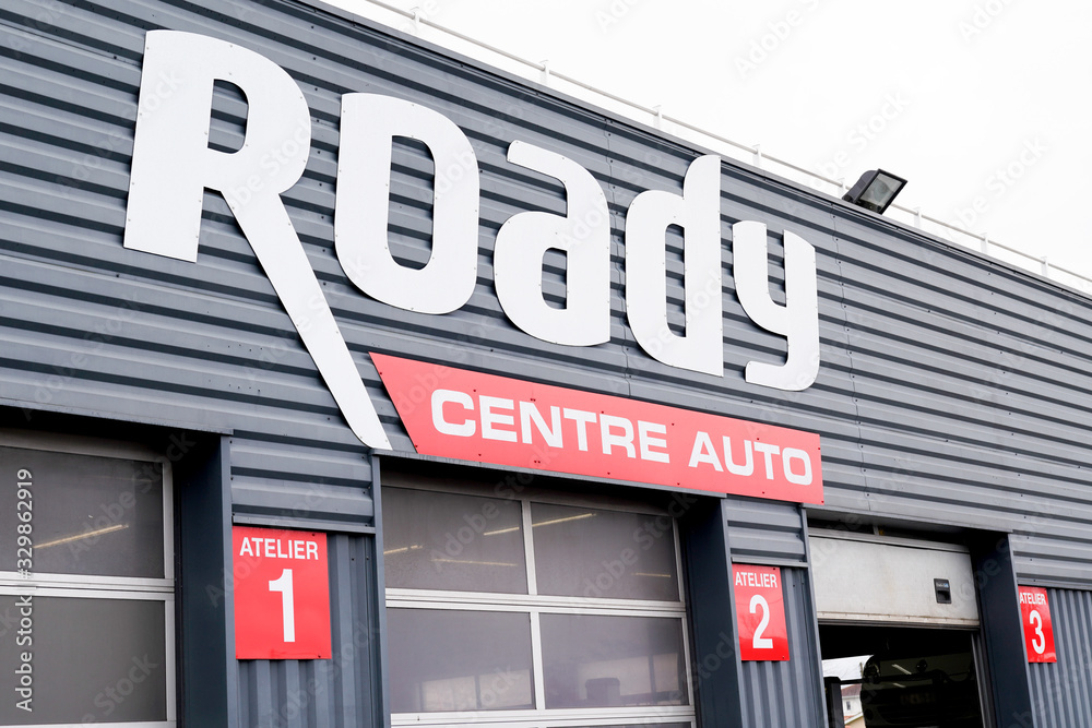 Foto de roady centre auto Service facility logo station shop sign ...