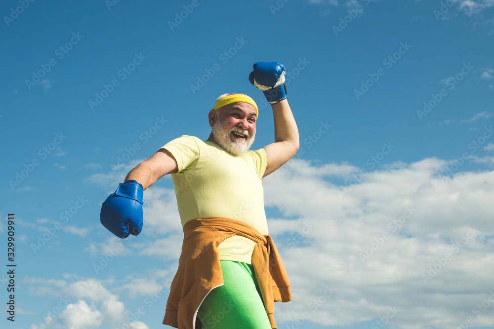Happy Older man boxing. Senior men fighting poses. Boxer with boxing ...