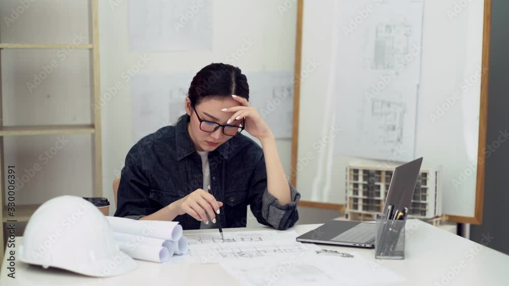 Vídeo do Stock: 4k video of Frustrated woman engineer after work hard ...