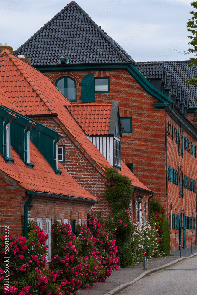 historische Häuser und Speicher am Tiessenkai, Kiel Holtenau Stock ... historische Häuser und Speicher am Tiessenkai, Kiel Holtenau Stock ...