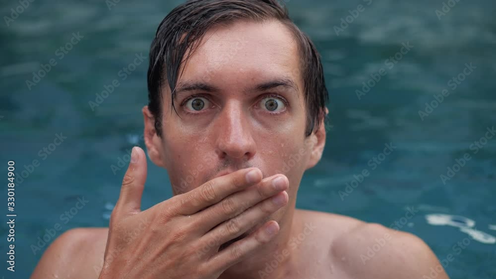 Vidéo Stock Close up man in seeing something scary, look shocked ...