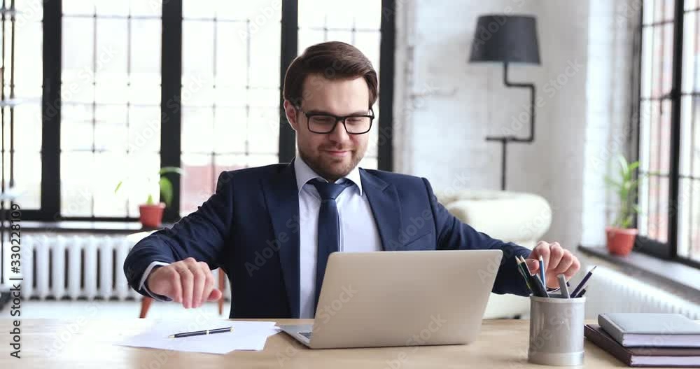 Vidéo Stock Happy relaxed businessman wears suit finished project on ...