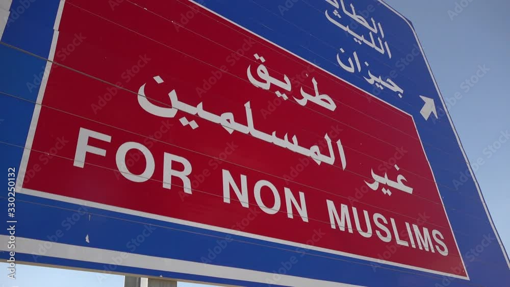 Vídeo do Stock: Saudi Arabia religious segregation, traffic sign for ...