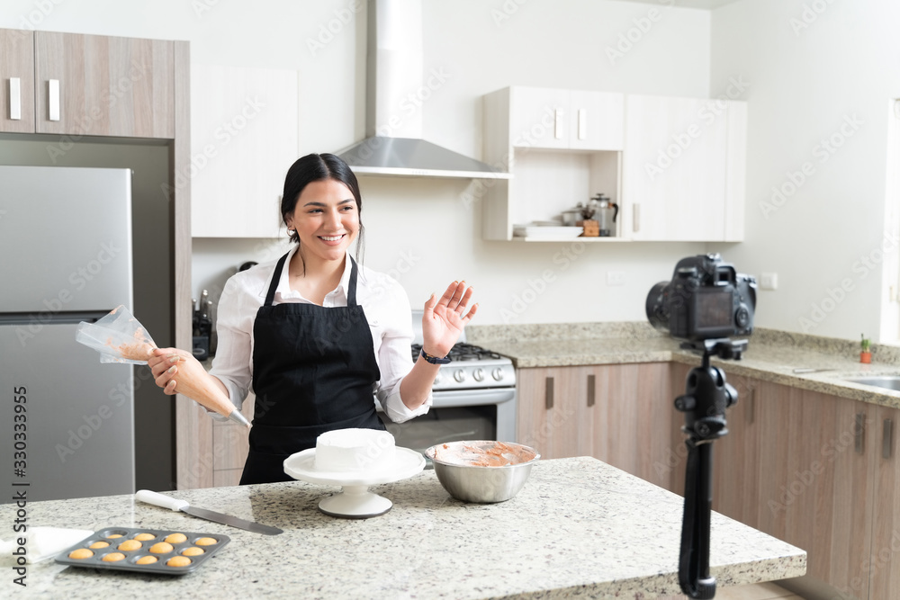 Beautiful Female Influencer Showing Her Pastry Skills foto de Stock ...