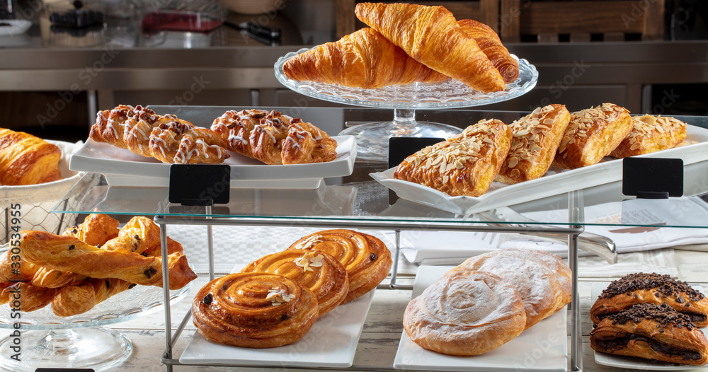 Pastelería, dulces para merendar, cruasán, ensaimada, tortel, empanada ...