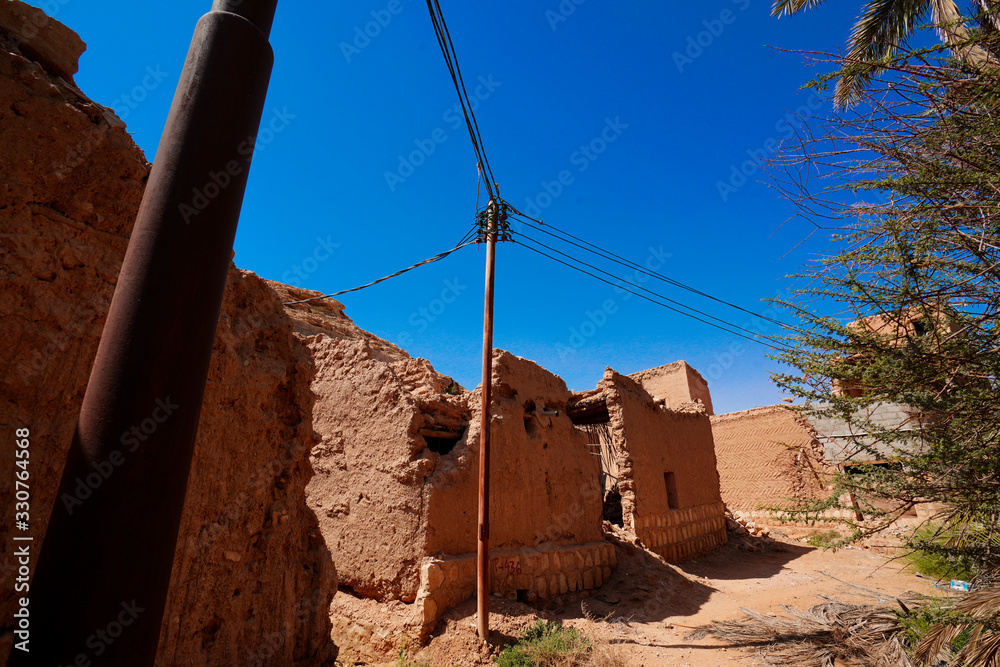 Traditional Old Arabian House abandoned or mud-brick house, the town of ...