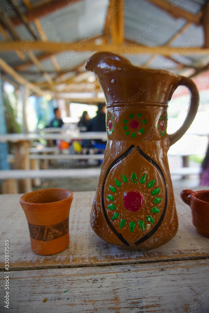 jarra de barro Stock Photo | Adobe Stock