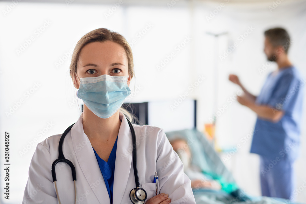 Portrait of doctor in quarantine in hospital, coronavirus concept ...