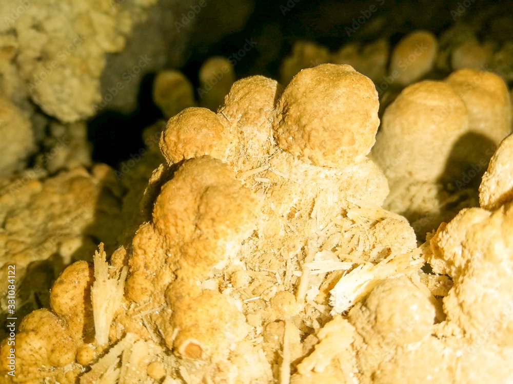 gruta, caverna o cueva, formaciones geologicas, y minerales, marinas ...