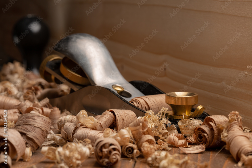 Small block plane with wood shavings on the workbench Stock-Foto ...