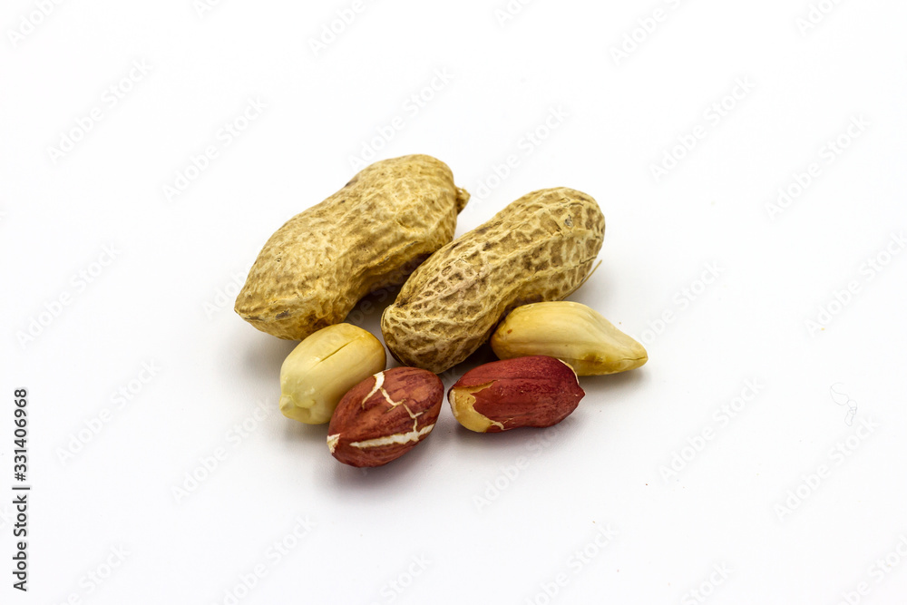 cacahuetes pelados y sin pelar formando un sol Stock Photo | Adobe Stock