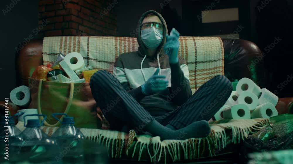 Vidéo Stock Quarantine, pandemic covid-19. Crazy man in panic spraying ...