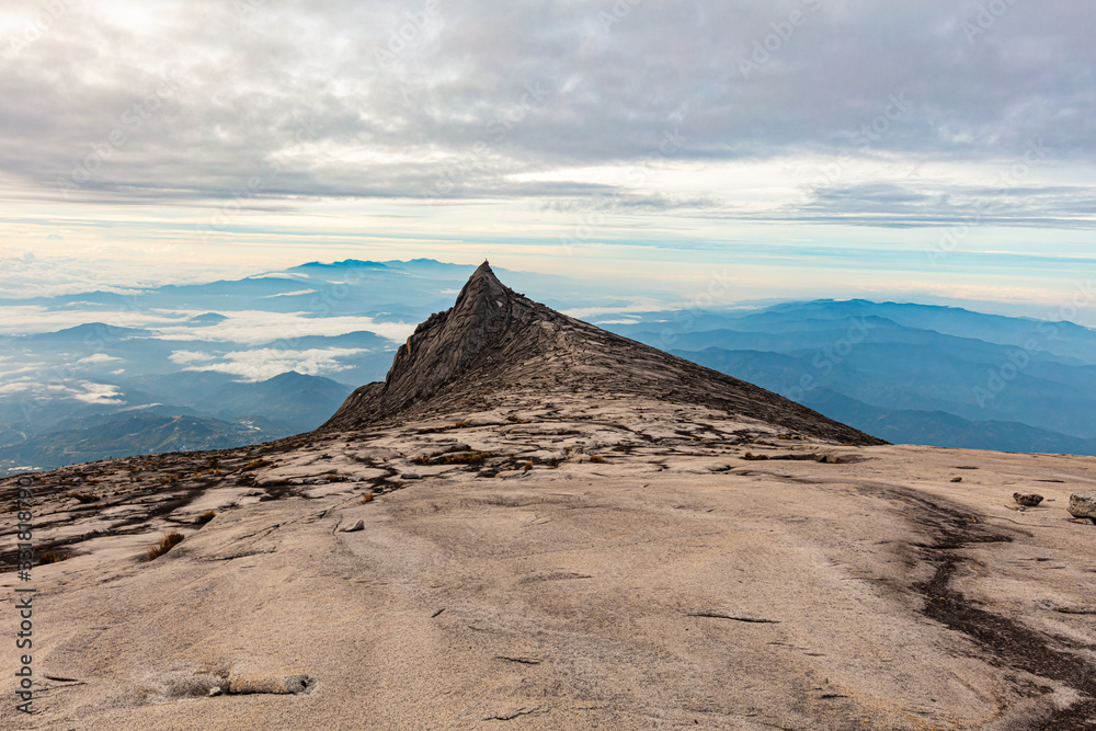 Foto de At the peak of Mount Kinabalu, Sabah, Borneo, Malaysia. The Mt ...