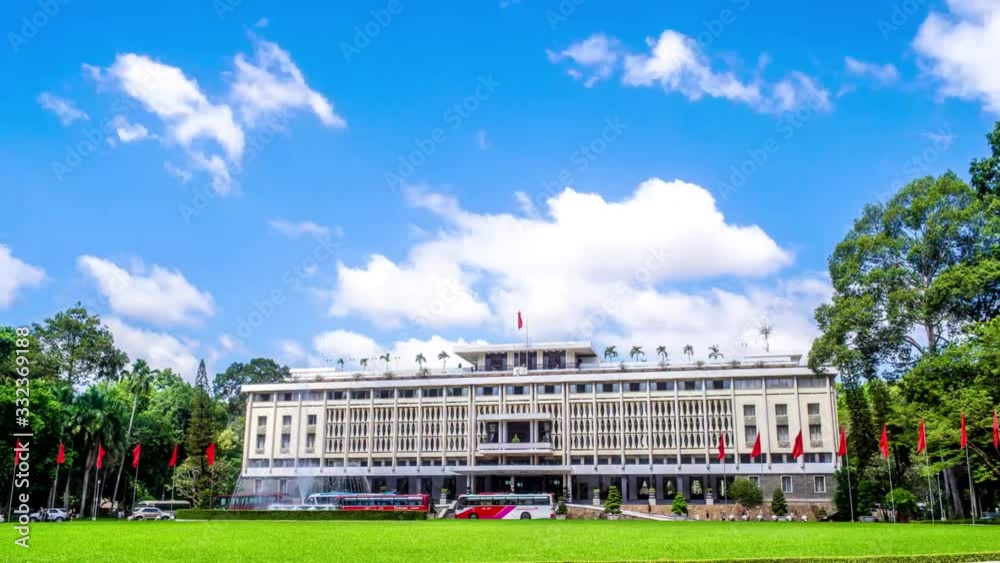 Vidéo Stock Front view timelapse of Independence Palace of Ho Chi Minh ...
