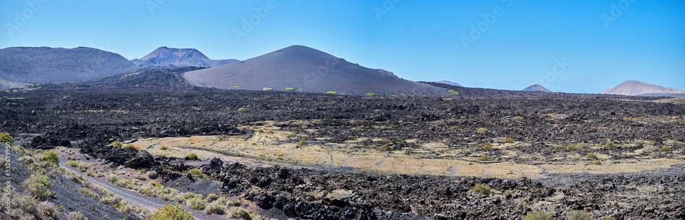 Panorama im Naturpark Los Volcanes rund um die Vulkane Caldera de La ...