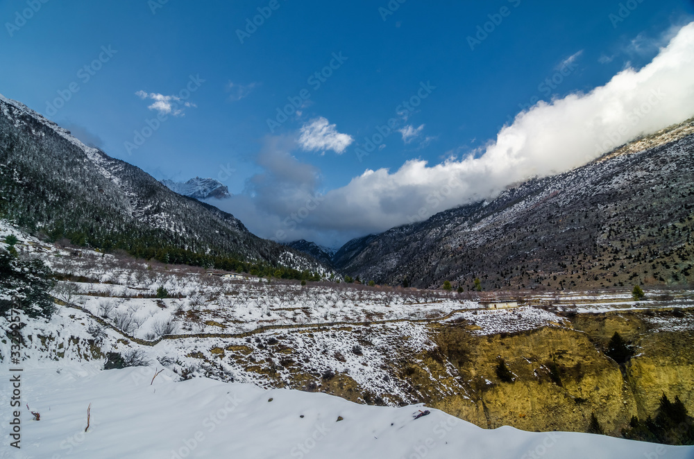Foto de Old Marpha, apple garden near Marpha village. Kali Gandaki ...