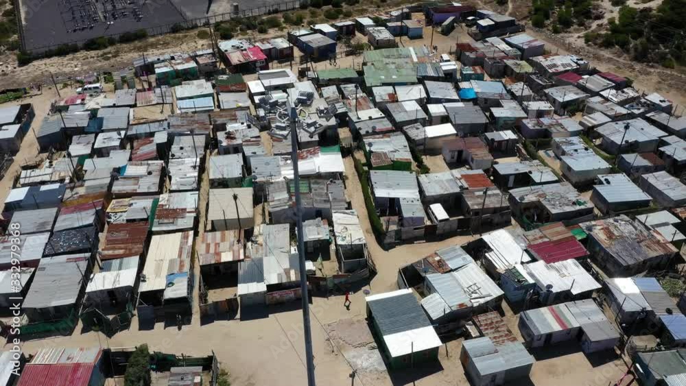 Vídeo do Stock: poor living conditions in a ghetto the townships in ...